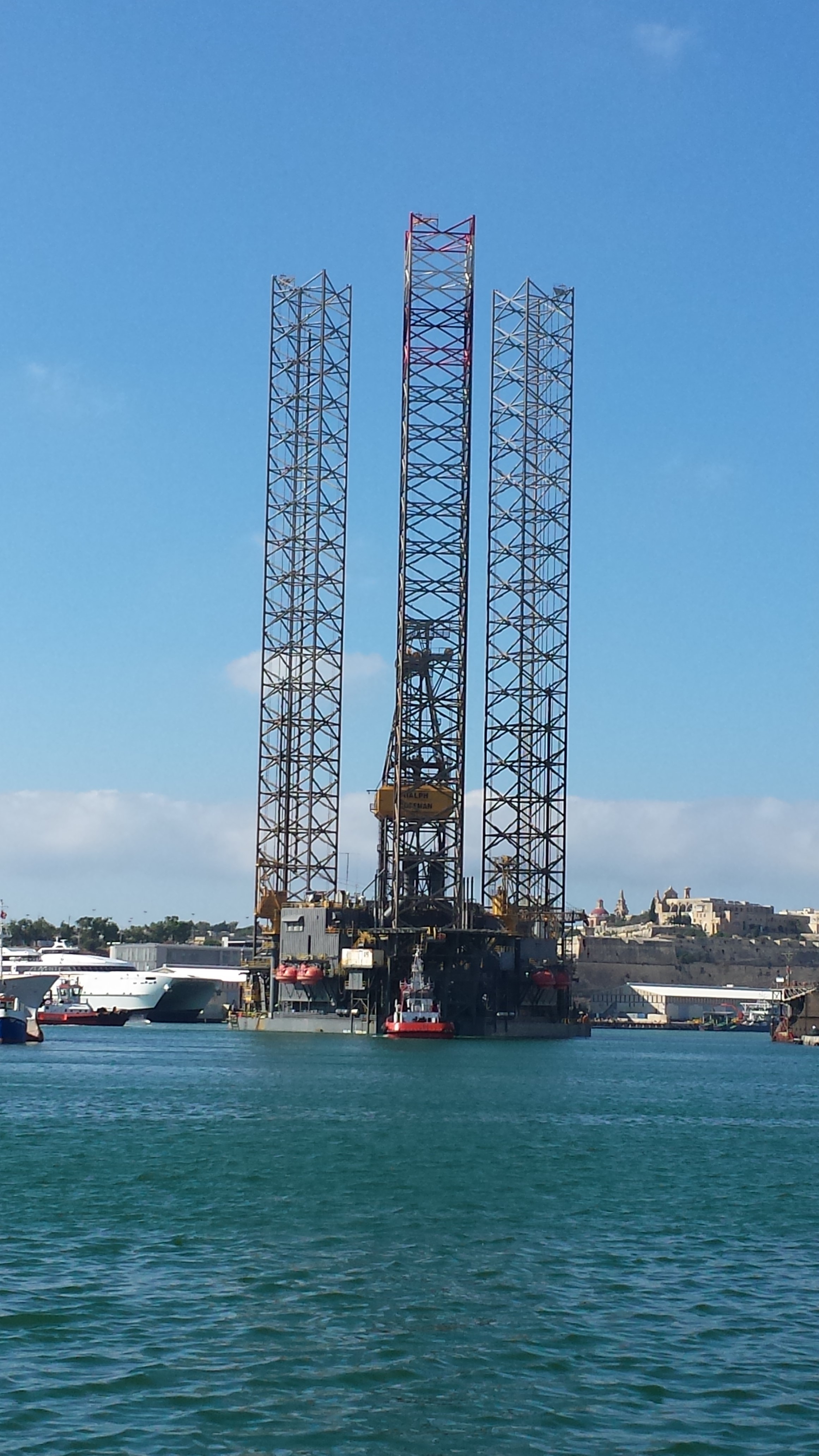 THOMAS SMITH ASSISTING ROWAN’S RALPH COFFMAN JACK-UP - Thomas Smith ...